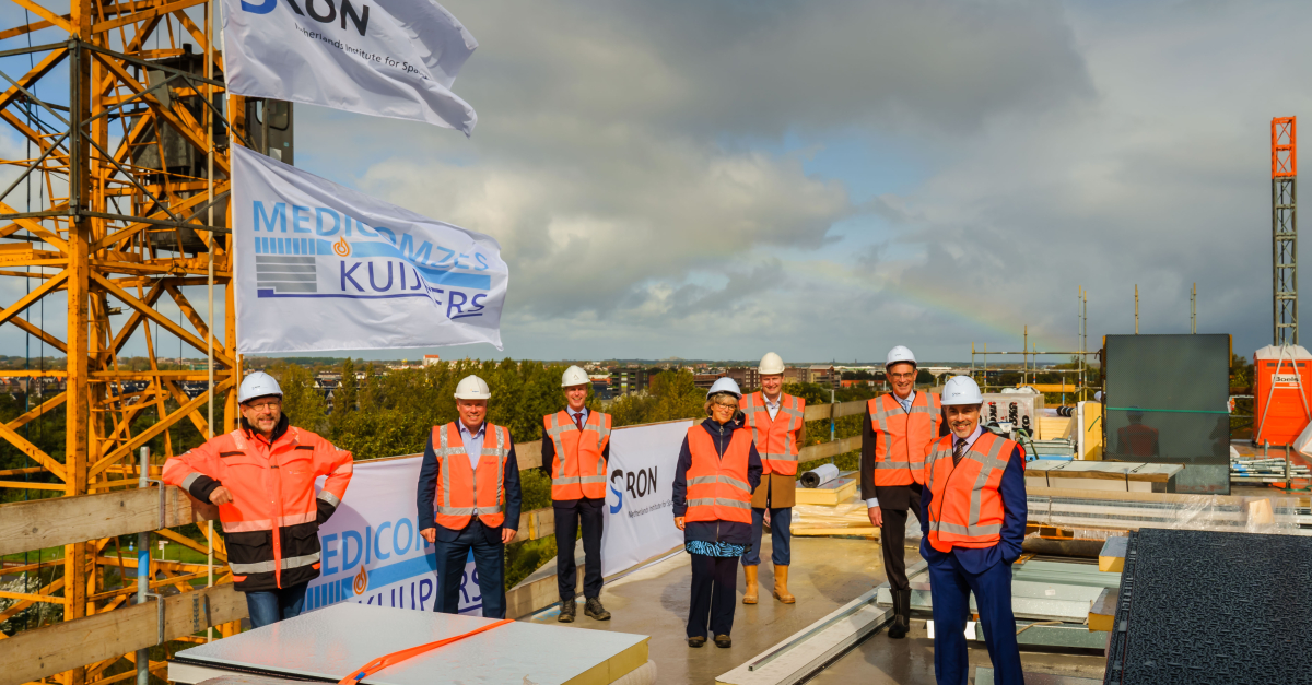 Nieuwbouw SRON in Leiden bereikt hoogste punt | MedicomZes